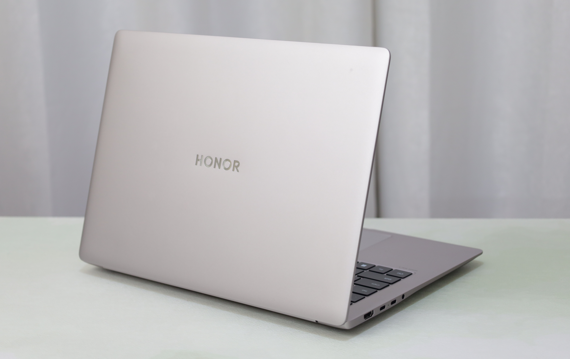 如何评价酷睿 Ultra 200H 系列的实际表现？是否能全面兼顾 AI、续航与轻薄表现？ - 知乎