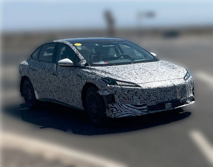 红旗E009量产版谍照曝光，中型纯电轿车，25年10月投产 - 知乎