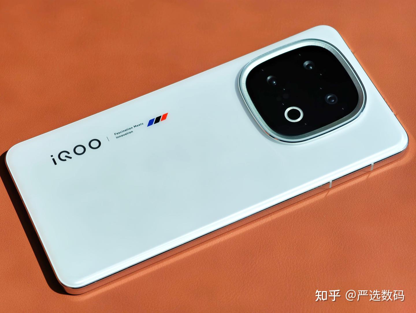 都说十三香，iQOO13和一加13该怎么选？