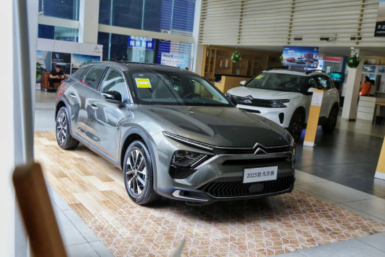 到店实拍凡尔赛C5 X 2023款：配置全面升级，入门更豪华！ - 知乎