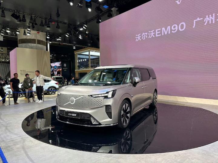 沃尔沃EM90实拍：极氪009的异卵双胞胎，凭啥卖81.8万？ - 知乎