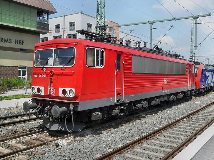 东德生产重载货运机车 BR155（250） - 知乎