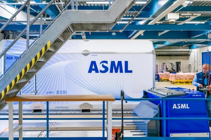 中国芯片出口量增至1600亿，ASML终于认清现实而主动低头示好 - 知乎