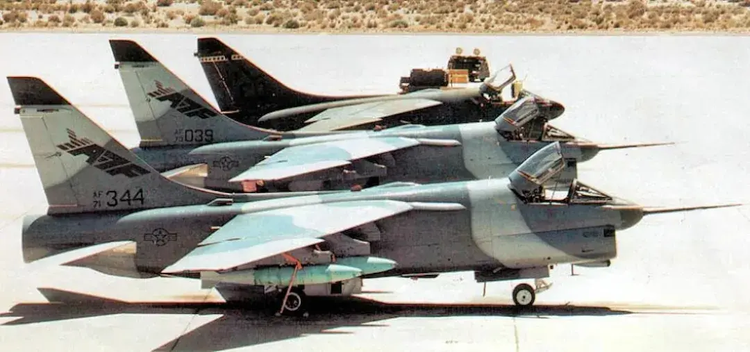 如何评价A-7攻击机? - 知乎