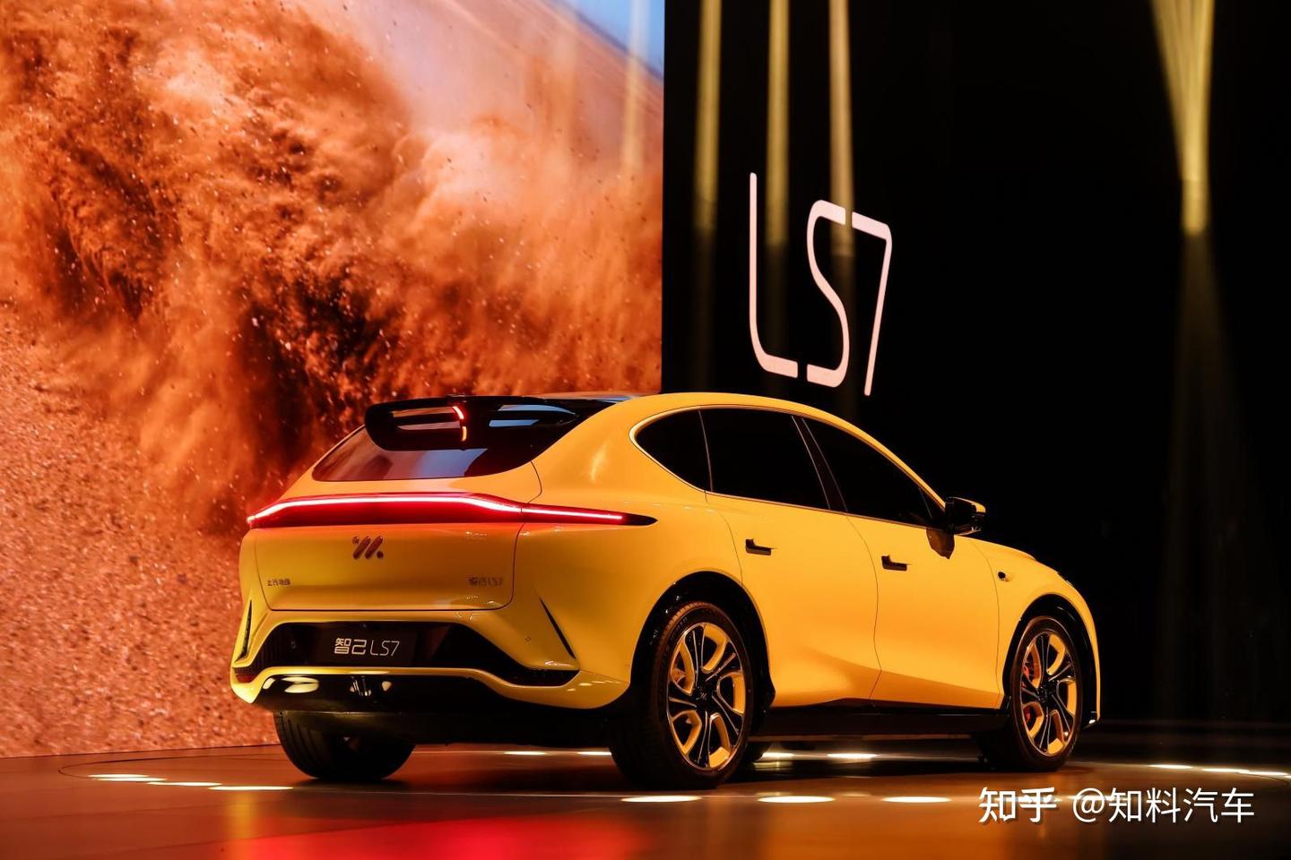 全新中大型纯电SUV智己LS7预售35万起，比蔚来ES7更值吗？ - 知乎