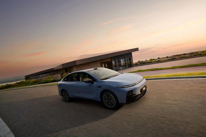 11.98万拿下带激光雷达的650km后驱轿跑？零跑B01太卷了！ - 知乎