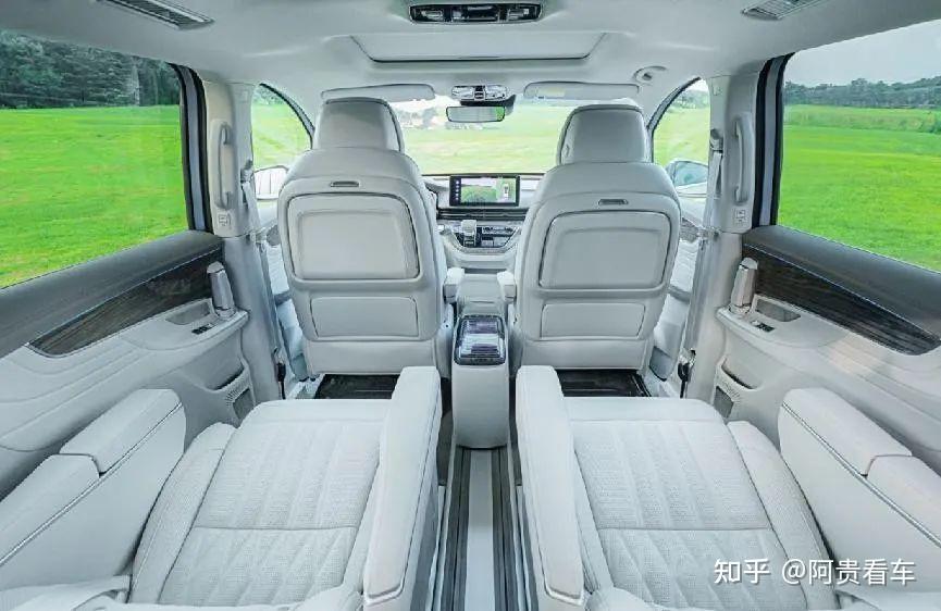 都是纯电豪华MPV顶流，买顶配荣威iMAX 8 EV还是丐版腾势D9 EV？ - 知乎