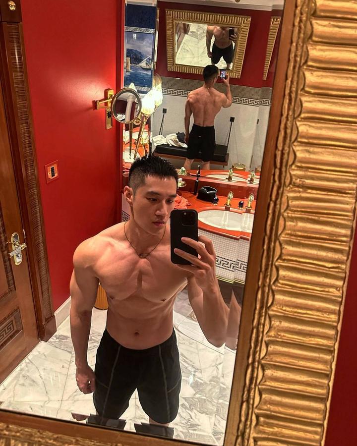 186cm肌肉体育生，起床照片曝光这也太诱人了！ - 知乎