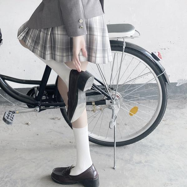 在冬天，要怎么穿jk制服才能不冷?