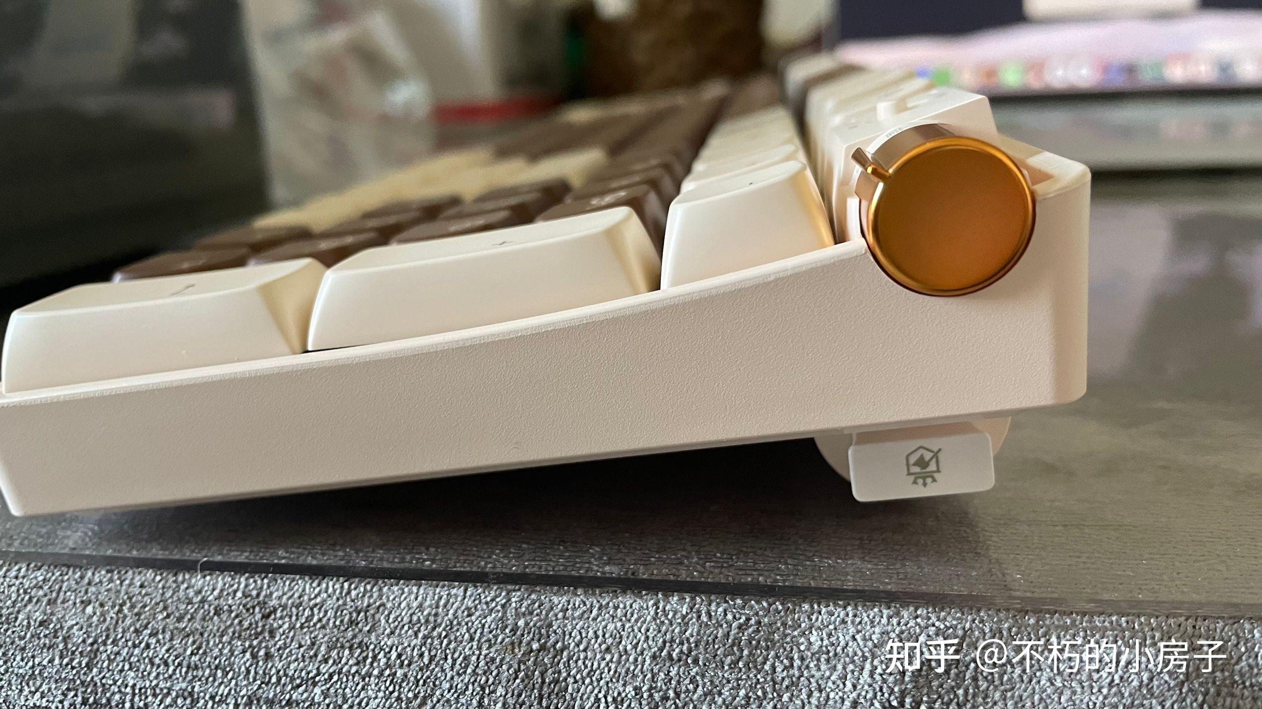 御斧(Royal Axe) R100三模机械键盘开箱介绍