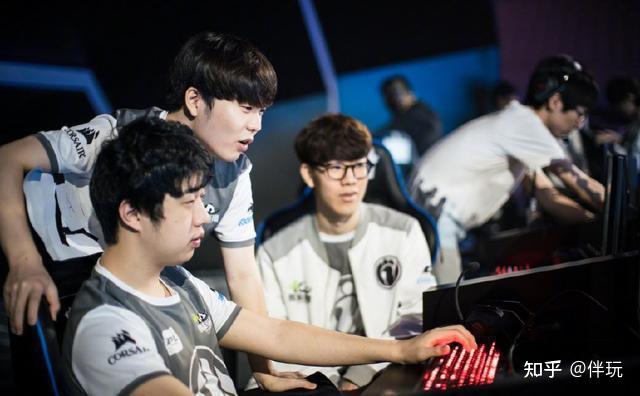 Rookie组建老年人欢乐车队，ryu选劫效果炸裂 - 知乎