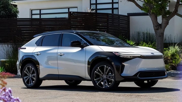 一汽丰田bZ4X：长续航Joy版够用，但多花两万升级大屏更值？ - 知乎