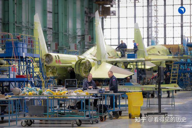 西伯利亚的俄罗斯军工厂 正生产 Su-34 战斗轰炸机 - 知乎