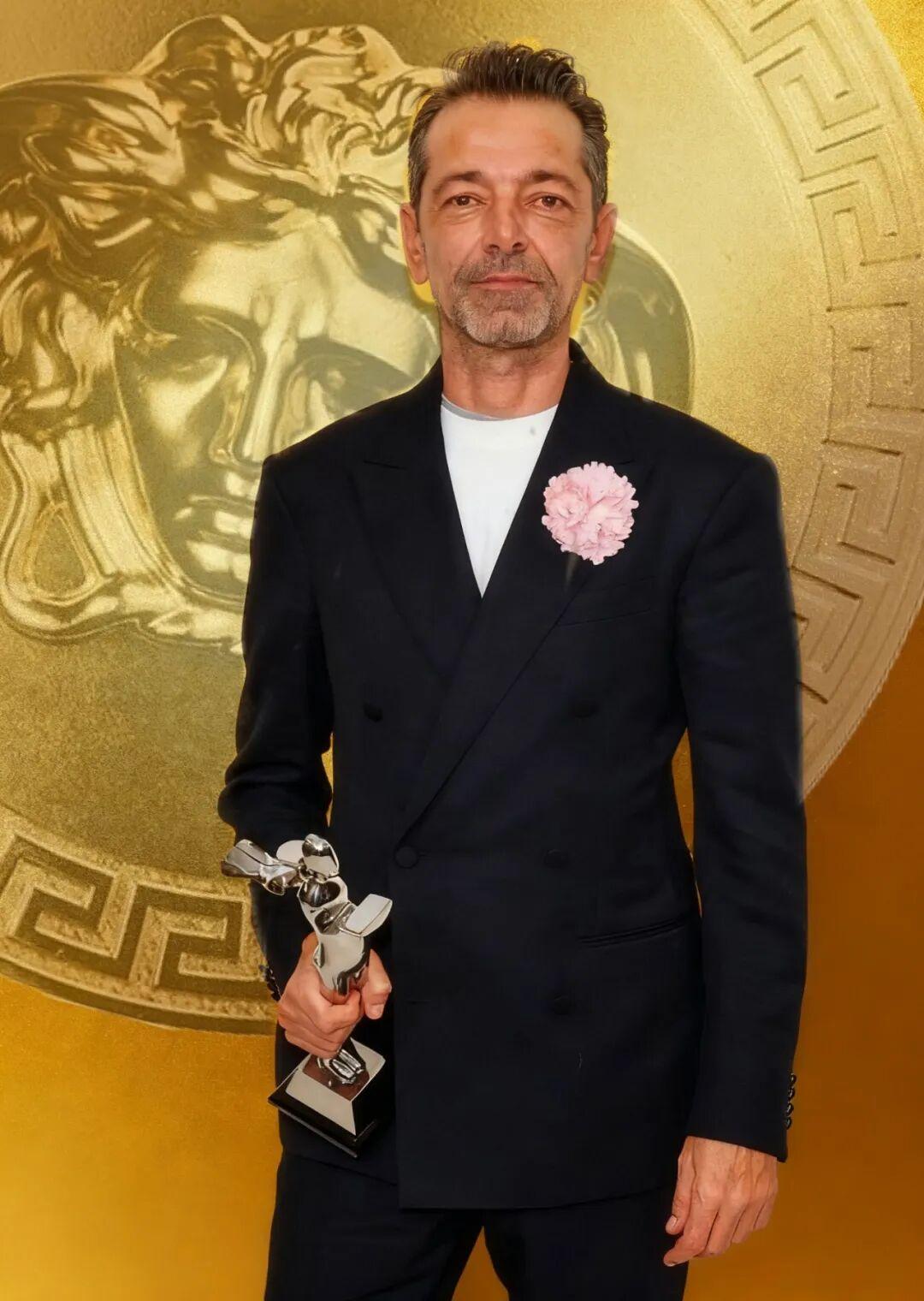 传Prada集团拟邀Pieter Mulier入主Versace - 知乎