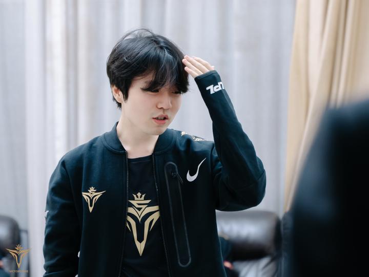 LOL：Rookie葬送好局，V5暴露巨大缺陷，不解决世界赛没戏！ - 知乎