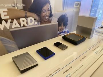 直击CES 2020：西部数据展示业界首款8TB移动固态硬盘 - 知乎