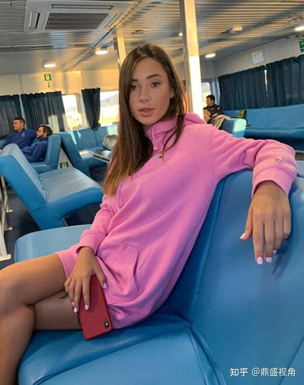 惊人的美貌和天生的魅力造就的双馨演员莉亚·西尔弗 (Liya Silver) - 知乎