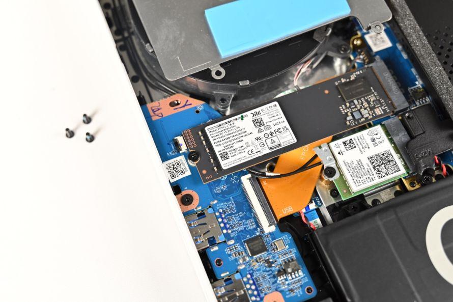 机械革命耀世16Ultra评测：长江存储PC411固态硬盘加持下的性能魔兽 - 知乎