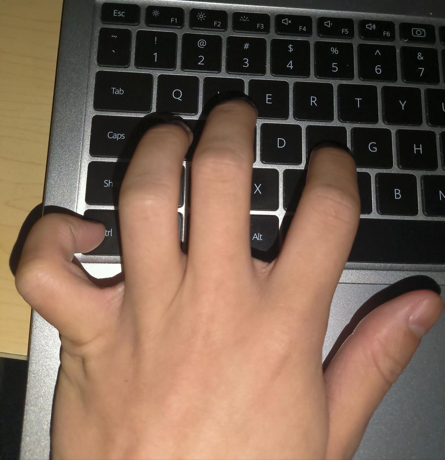 如何让手远离笔记本电脑的偏远键 - 知乎