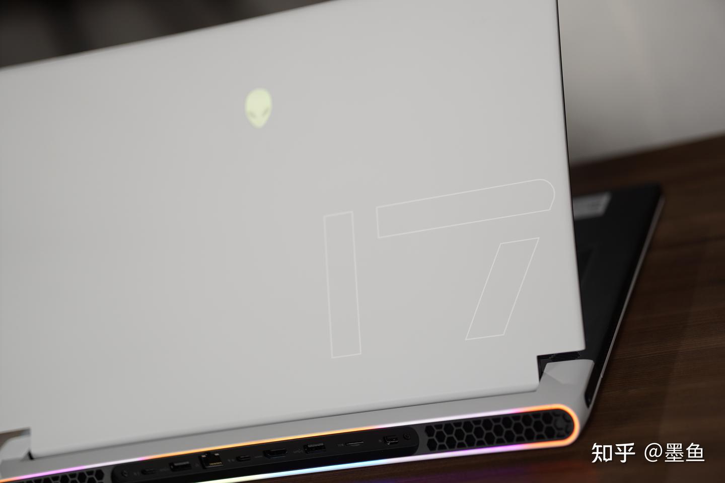 四个风扇的性能怪兽——外星人Alienware X17 外观&拆机 - 知乎