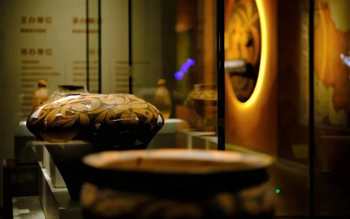 博物馆照明之陕西历史博物馆：彩陶中华，埃克苏（AKZU）灯光里的华夏文化融合与统一 - 知乎