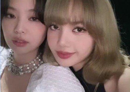 BLACKPINK成员Jennie、Lisa“亲密合照”公开：人偶旁边还是人偶 - 知乎