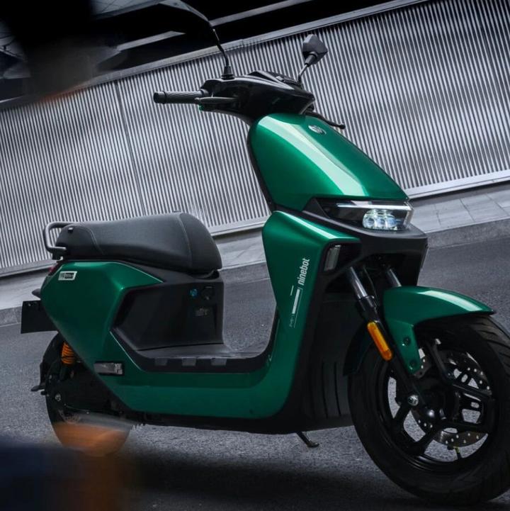 极核AE4、九号M95C+两款热销电摩，谁更值得入手？详细配置来了 - 知乎