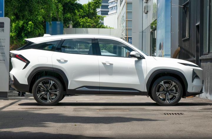 起步13.87万还有优惠，插混SUV银河L7是挺卷，全系高通8155 - 知乎