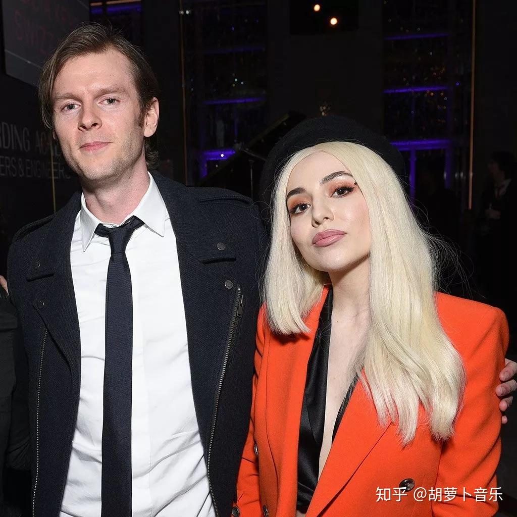 追星必备！你需要知道有关Ava Max的十件事 - 知乎