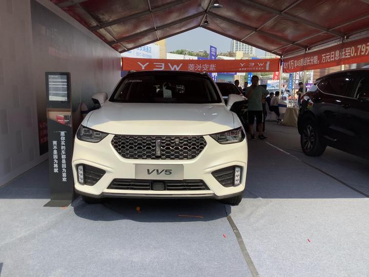 实拍2021款长城WEY VV5！1.5T油耗6.7L，配头部气囊+主动刹车 - 知乎