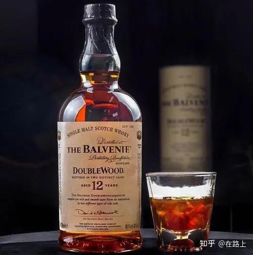 威士忌小白入坑。 百龄坛特醇，威雀，黑白狗， 顺风 ，白马，格兰，帝王白牌 哪个适合 入门推荐？