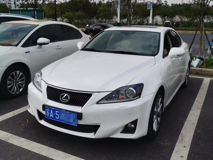 后来遇见它，想让它陪我走春秋冬夏，2011款雷克萨斯IS250炫动版 - 知乎