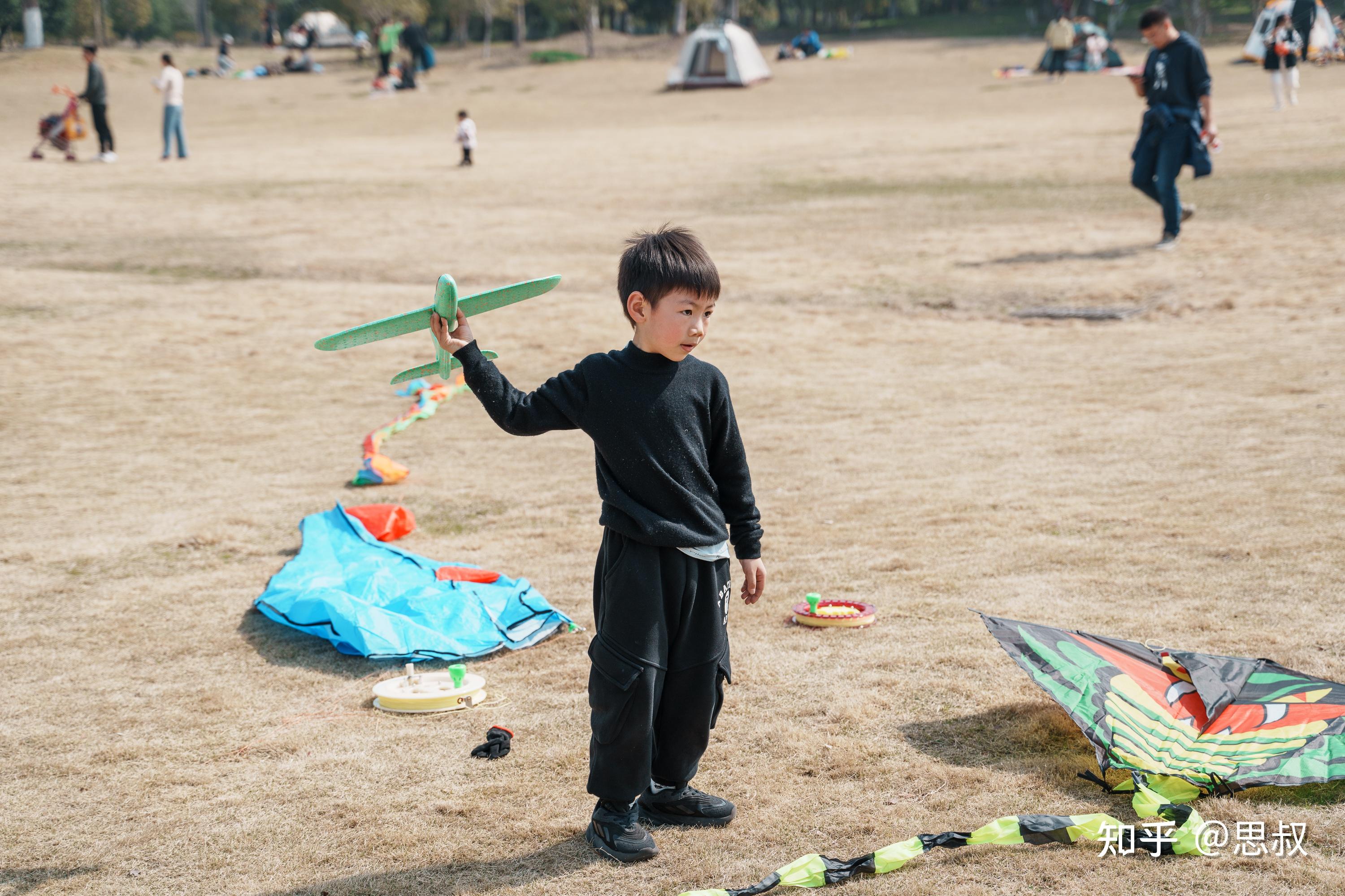 拍照为主，索尼2070、24105，腾龙28200或者其他变焦镜头应该选哪个？ - 知乎