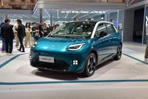 AION UT，预售价格8.98起，续航420km，轴距2米75，14.6+8.8寸双屏 - 知乎