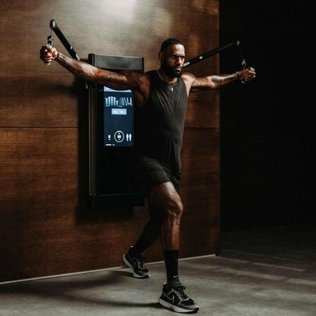 NBA勒布朗.詹姆斯投资的智能力量健身器Tonal，中国版来了｜轻鸟运动 - 知乎