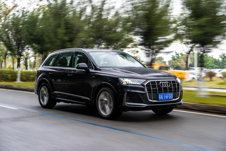 试驾测评奥迪Q7：外观变“儒雅”后，靠什么跟X5/GLE抗衡？ - 知乎