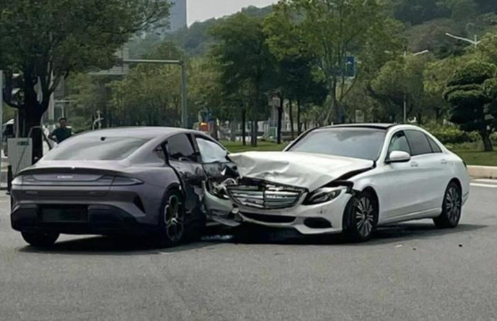 小米SU7误撞奔驰引热议；智己L6“误伤”小米SU7构成商业诋毁吗 - 知乎