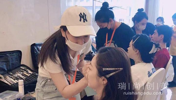 想学化妆什么年龄比较合适，有什么具体要求？ 知乎