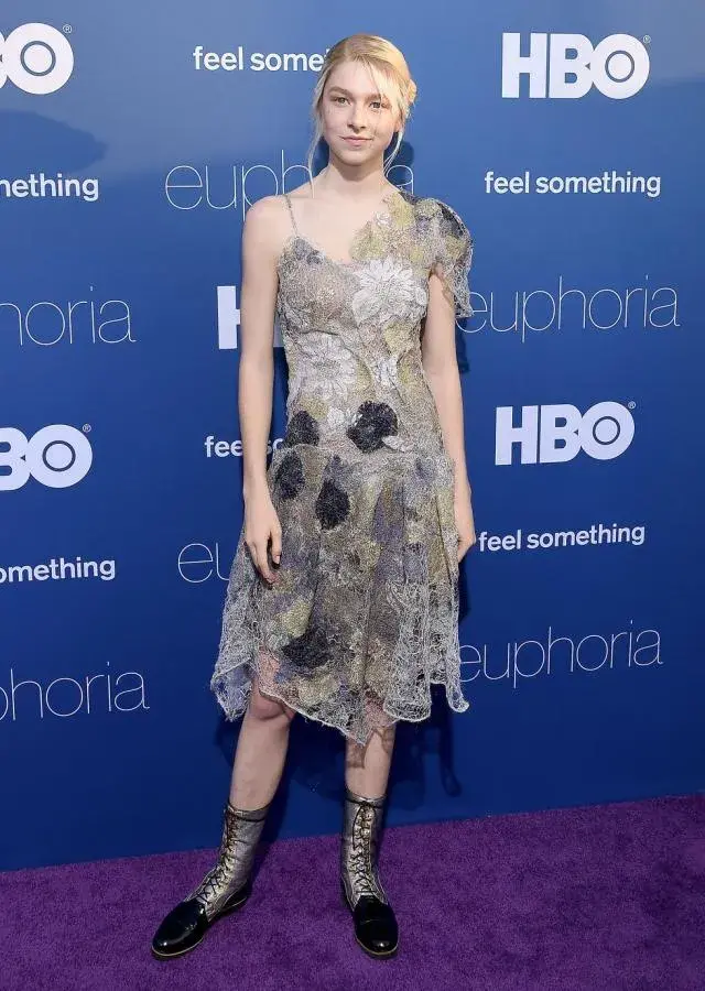 如何评价Met Gala上大放异彩的跨性别艺人Hunter Schafer？ - 知乎