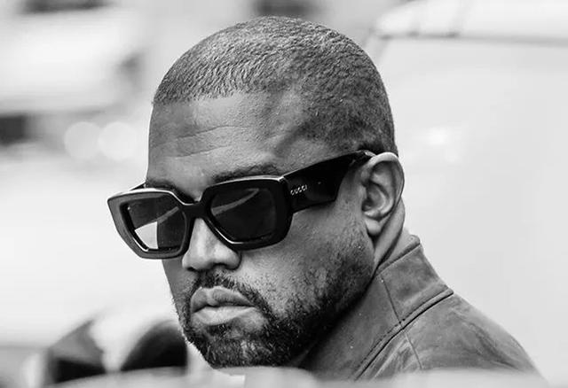 Nike阵容太强！Kanye凭一己之力紧追，Yeezy继续以轰炸式登场！ - 知乎