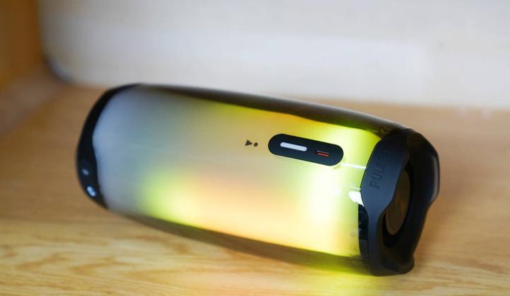 JBL PULSE4全面屏炫彩音箱评测：沉浸视听体验 - 知乎