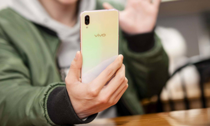 用vivo X23幻彩版的小哥哥怎么颜值都这么高！这几张街拍太好看了 - 知乎