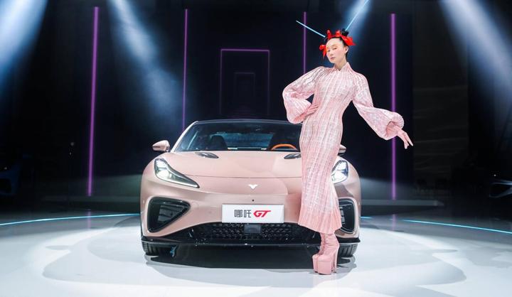 上海车展|17.88万起，科技电跑哪吒GT，续航达660km - 知乎