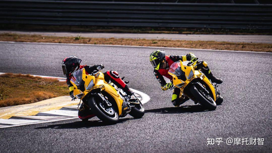 弯道快才是真的快，24988元赛科龙RC600巅峰上市 - 知乎