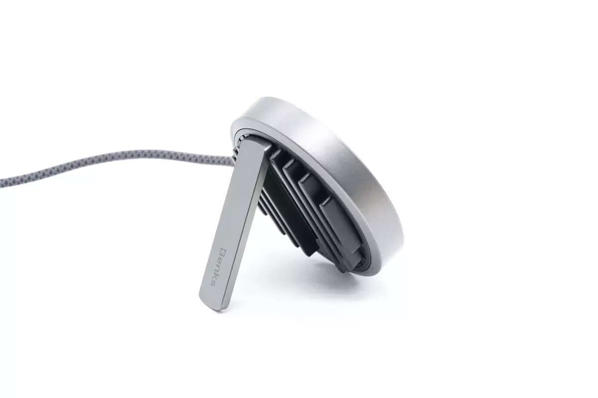 Benks 磁吸无线充电器评测：兼容磁吸 iPhone，MagSafe 认证充电 - 知乎