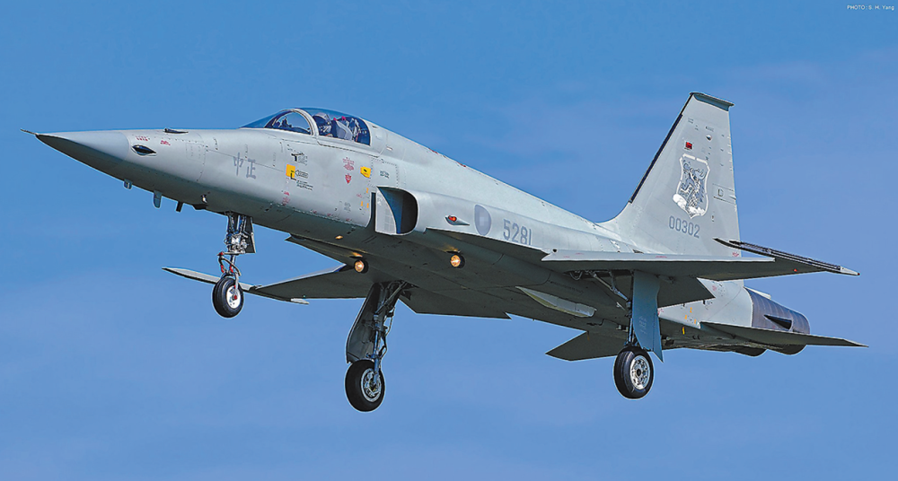 请评价f5这款战斗机？超视距空战和缠斗怎么样？ - 知乎