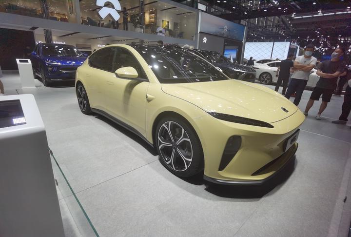 蔚来ET5亮相粤港澳车展，内饰精致细腻，续航里程达到700km - 知乎