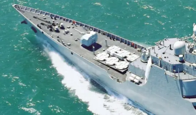 继170舰后171舰也驶进船厂，首批052C型驱逐舰进行中期改造提升 - 知乎