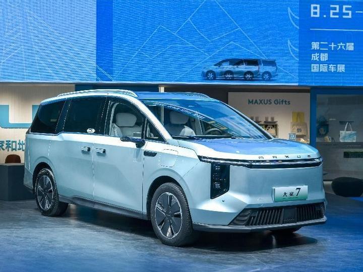 多用途百变大咖！这纯电MPV预售25.98万起 还带节能冰箱？ - 知乎