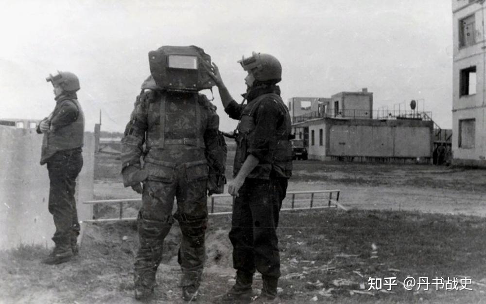 苏联秘密的重装步兵战斗服——VOIN-1突击装甲套装 - 知乎